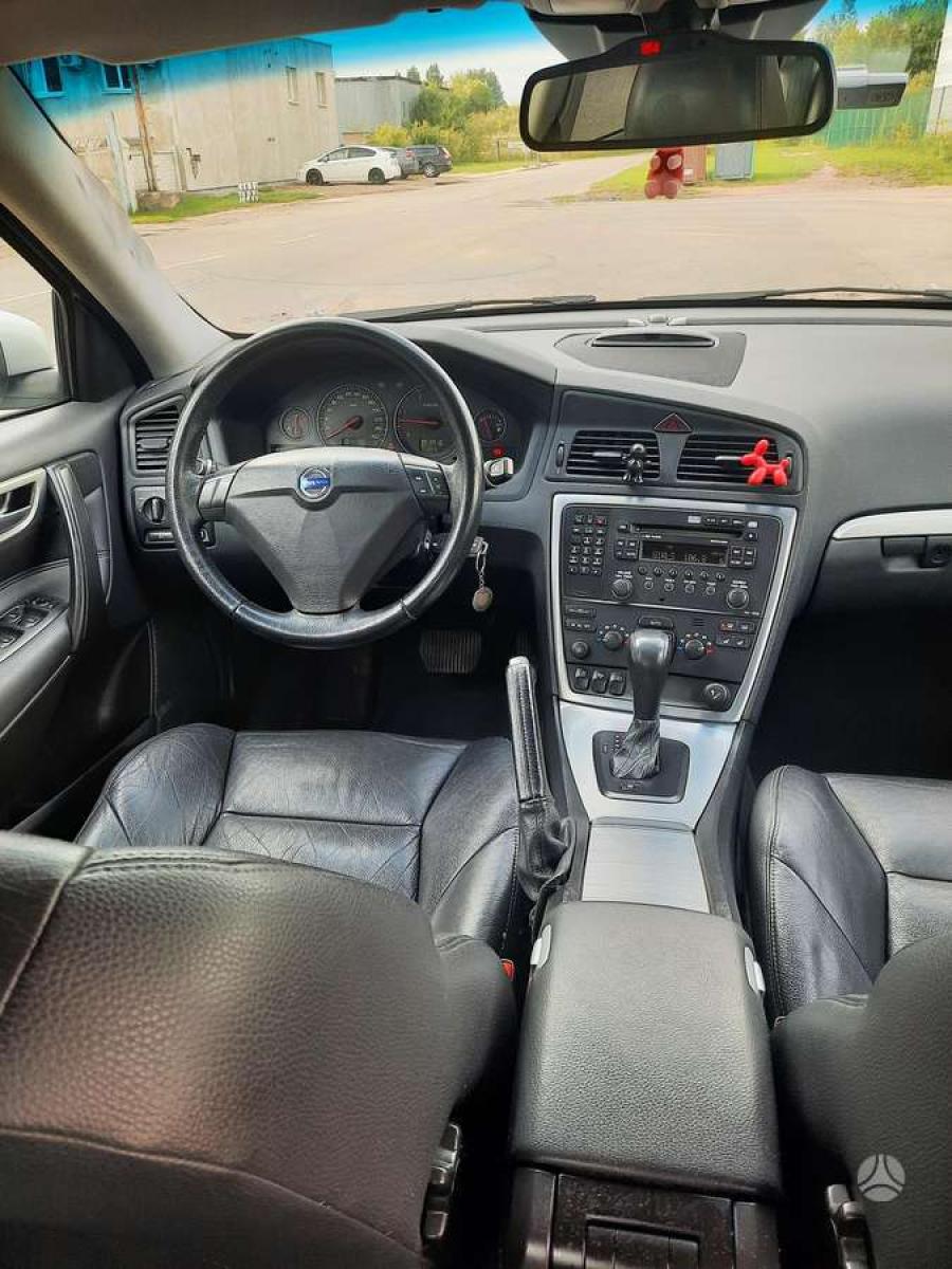 Grey Volvo S60 2007 in Vilnius, with an engine capacity of 2.40 L and mileage of 320 thousand km for 2700 €, photo 24 on AUTOMOTO.COM.LV