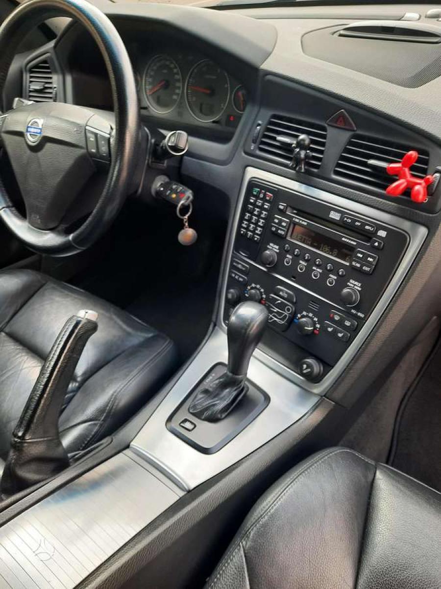 Grey Volvo S60 2007 in Vilnius, with an engine capacity of 2.40 L and mileage of 320 thousand km for 2700 €, photo 25 on AUTOMOTO.COM.LV