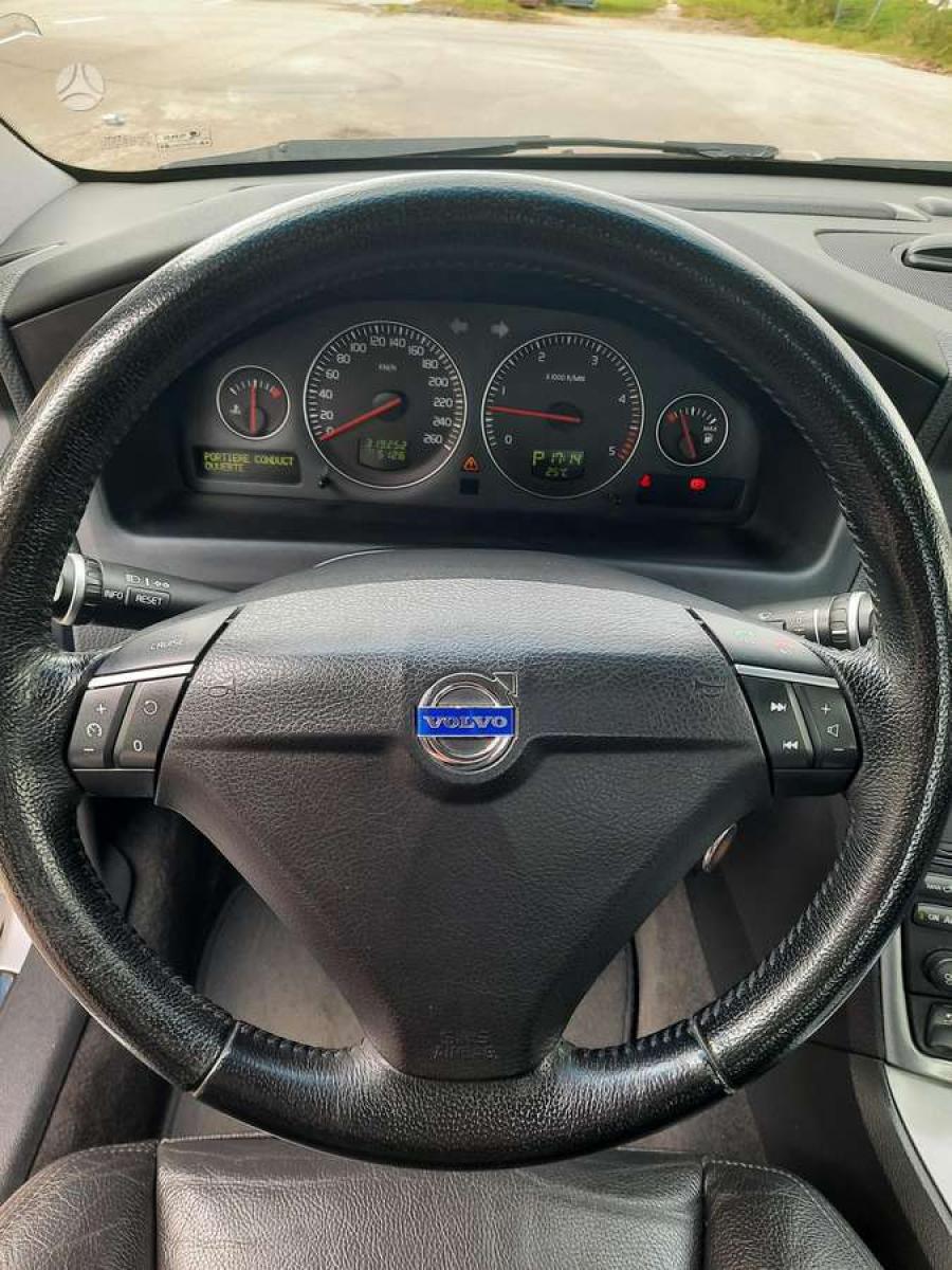 Grey Volvo S60 2007 in Vilnius, with an engine capacity of 2.40 L and mileage of 320 thousand km for 2700 €, photo 26 on AUTOMOTO.COM.LV