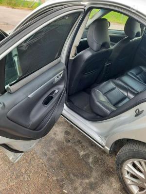 Grey Volvo S60 2007 in Vilnius, with an engine capacity of 2.40 L and mileage of 320 thousand km for 2700 €, photo 27 on AUTOMOTO.COM.LV