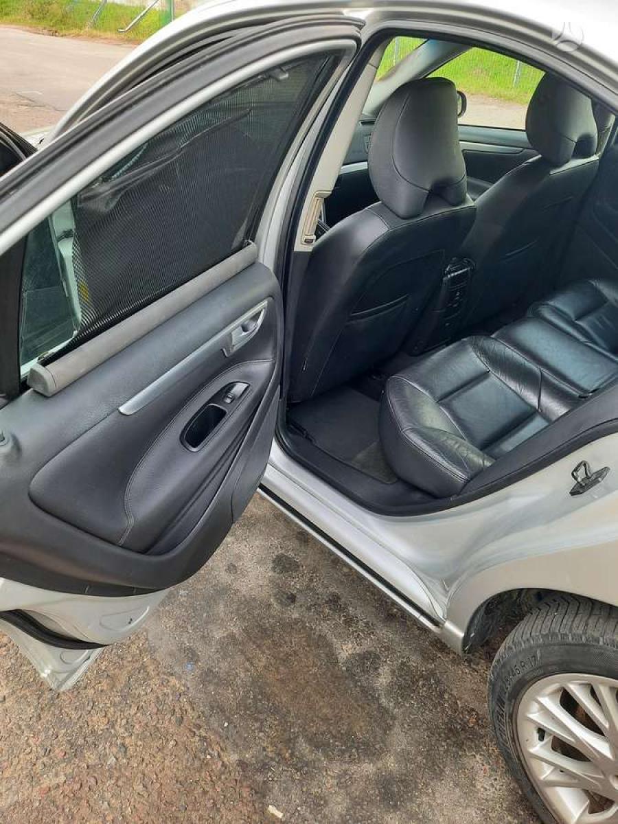 Grey Volvo S60 2007 in Vilnius, with an engine capacity of 2.40 L and mileage of 320 thousand km for 2700 €, photo 27 on AUTOMOTO.COM.LV