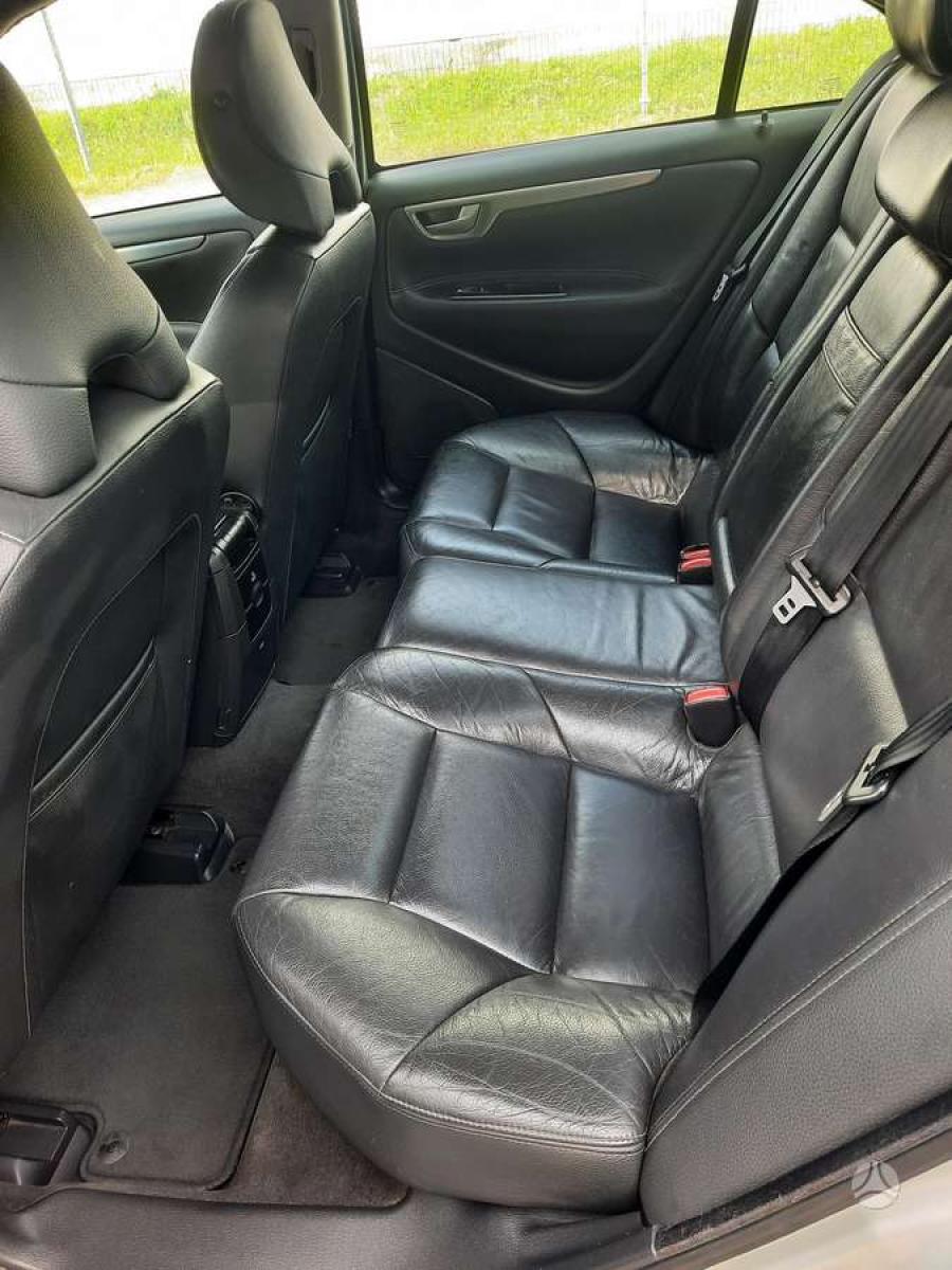 Grey Volvo S60 2007 in Vilnius, with an engine capacity of 2.40 L and mileage of 320 thousand km for 2700 €, photo 28 on AUTOMOTO.COM.LV