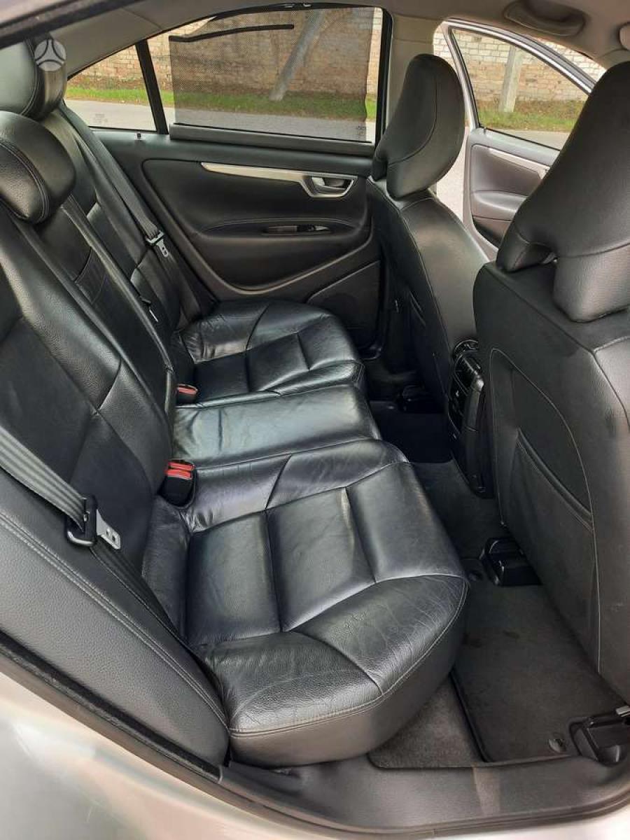 Grey Volvo S60 2007 in Vilnius, with an engine capacity of 2.40 L and mileage of 320 thousand km for 2700 €, photo 30 on AUTOMOTO.COM.LV