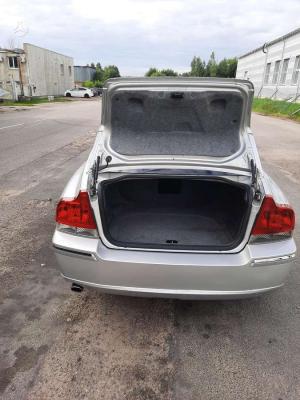Grey Volvo S60 2007 in Vilnius, with an engine capacity of 2.40 L and mileage of 320 thousand km for 2700 €, photo 34 on AUTOMOTO.COM.LV