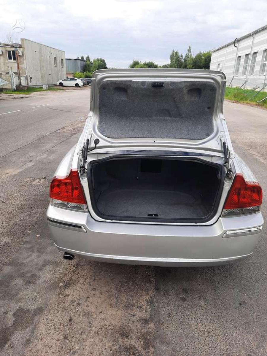 Grey Volvo S60 2007 in Vilnius, with an engine capacity of 2.40 L and mileage of 320 thousand km for 2700 €, photo 34 on AUTOMOTO.COM.LV