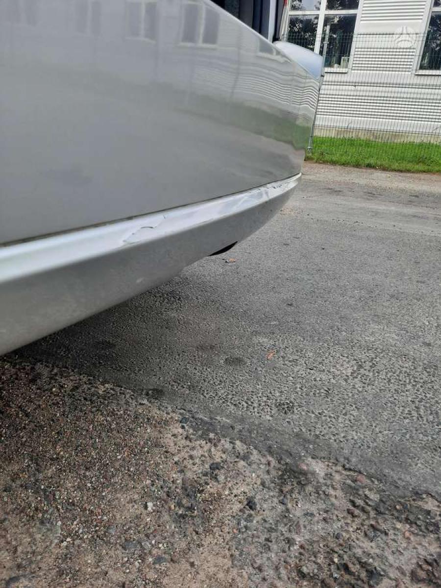 Grey Volvo S60 2007 in Vilnius, with an engine capacity of 2.40 L and mileage of 320 thousand km for 2700 €, photo 36 on AUTOMOTO.COM.LV