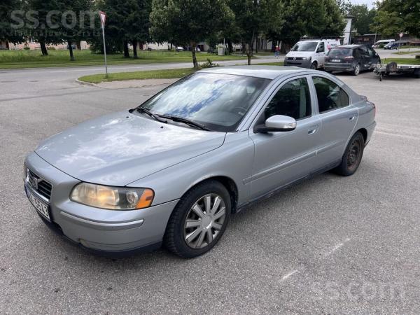 Pelēks Volvo S60 2007 Limbaži, ar dzinēja tilpumu 2.40 L un nobraukumu 385 tūkst. km par 950 €, foto 1 vietnē AUTOMOTO.COM.LV