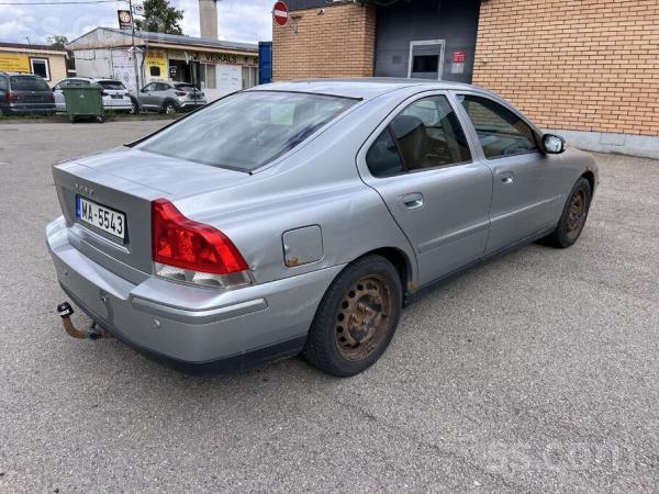 Pelēks Volvo S60 2007 Limbaži, ar dzinēja tilpumu 2.40 L un nobraukumu 385 tūkst. km par 950 €, foto 4 vietnē AUTOMOTO.COM.LV