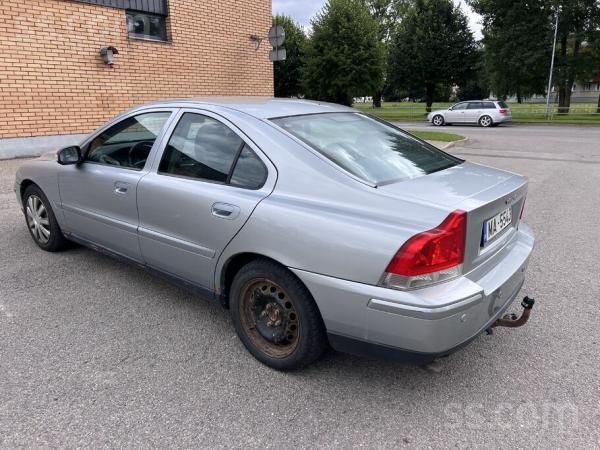 Pelēks Volvo S60 2007 Limbaži, ar dzinēja tilpumu 2.40 L un nobraukumu 385 tūkst. km par 950 €, foto 6 vietnē AUTOMOTO.COM.LV