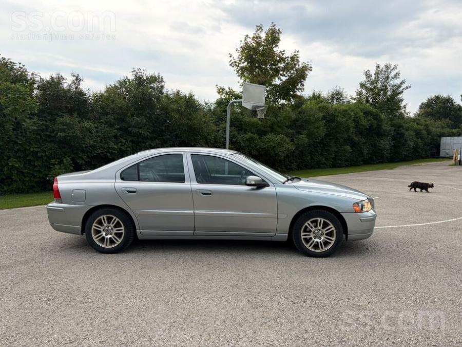 Pelēks Volvo S60 2007 Rīga, ar dzinēja tilpumu 2.40 L un nobraukumu 319 tūkst. km par 2800 €, foto 5 vietnē AUTOMOTO.COM.LV