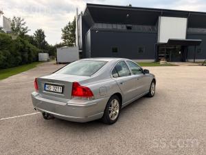 Pelēks Volvo S60 2007 Rīga, ar dzinēja tilpumu 2.40 L un nobraukumu 319 tūkst. km par 2800 €, foto 6 vietnē AUTOMOTO.COM.LV