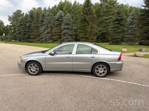 Pelēks Volvo S60 2007 Rīga, ar dzinēja tilpumu 2.40 L un nobraukumu 319 tūkst. km par 2800 €, foto 9 vietnē AUTOMOTO.COM.LV