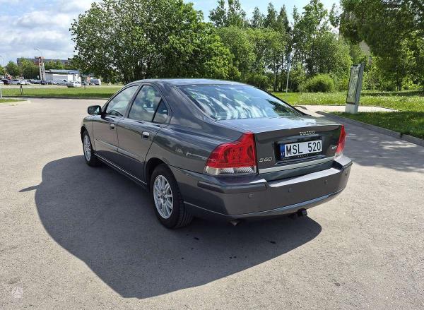 Pelēks Volvo S60 2007 Panevēža, ar dzinēja tilpumu 2.40 L un nobraukumu 196 tūkst. km par 6530 €, foto 5 vietnē AUTOMOTO.COM.LV