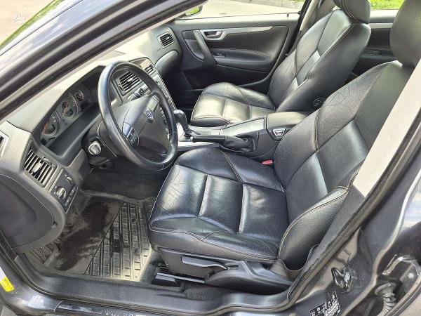Pelēks Volvo S60 2007 Panevēža, ar dzinēja tilpumu 2.40 L un nobraukumu 196 tūkst. km par 6530 €, foto 6 vietnē AUTOMOTO.COM.LV