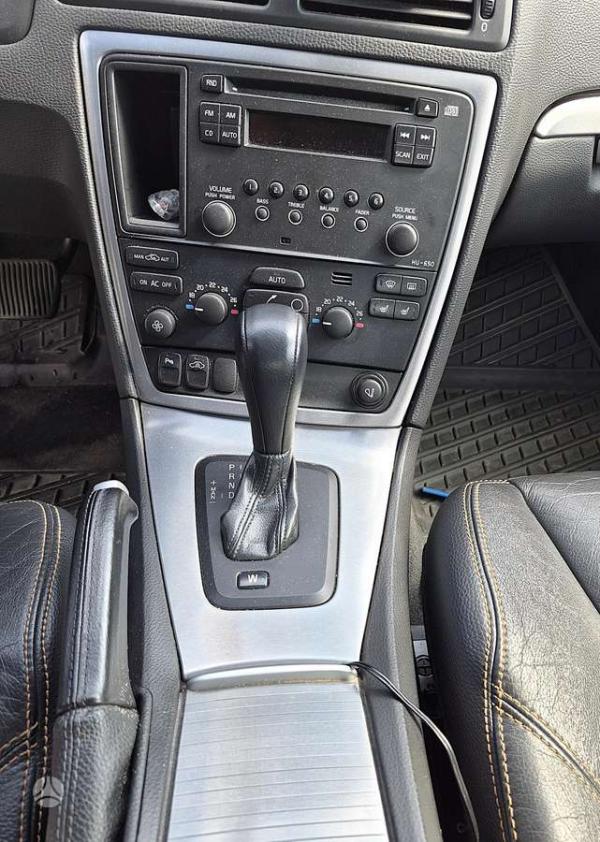 Pelēks Volvo S60 2007 Panevēža, ar dzinēja tilpumu 2.40 L un nobraukumu 196 tūkst. km par 6530 €, foto 10 vietnē AUTOMOTO.COM.LV