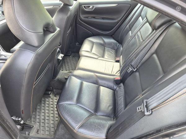 Pelēks Volvo S60 2007 Panevēža, ar dzinēja tilpumu 2.40 L un nobraukumu 196 tūkst. km par 6530 €, foto 11 vietnē AUTOMOTO.COM.LV