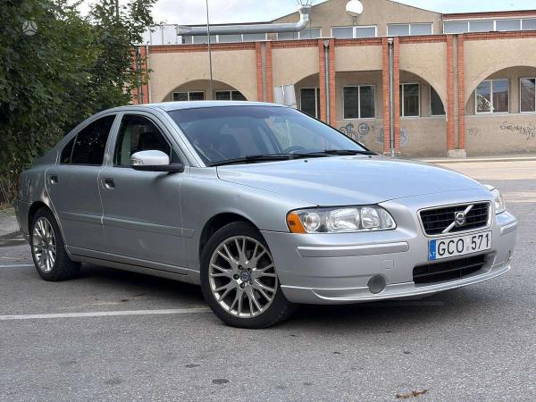 Grey Volvo S60 2007 in Vilnius, with an engine capacity of 2.40 L and mileage of 370 thousand km for 1800 €, photo 1 on AUTOMOTO.COM.LV