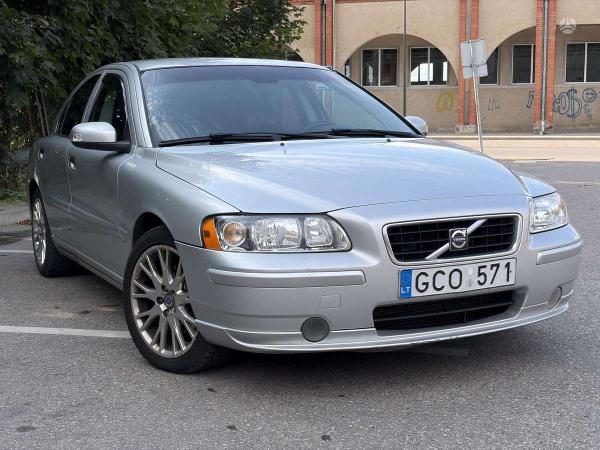 Grey Volvo S60 2007 in Vilnius, with an engine capacity of 2.40 L and mileage of 370 thousand km for 1800 €, photo 3 on AUTOMOTO.COM.LV