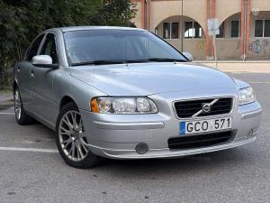 Pelēks Volvo S60 2007 Viļņa, ar dzinēja tilpumu 2.40 L un nobraukumu 370 tūkst. km par 1800 €, foto 3 vietnē AUTOMOTO.COM.LV