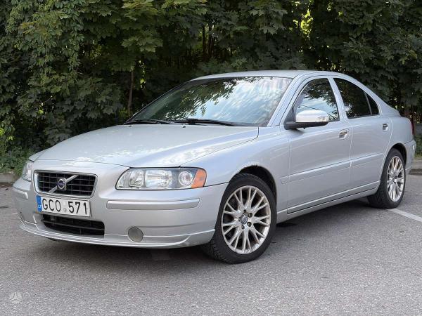 Grey Volvo S60 2007 in Vilnius, with an engine capacity of 2.40 L and mileage of 370 thousand km for 1800 €, photo 4 on AUTOMOTO.COM.LV