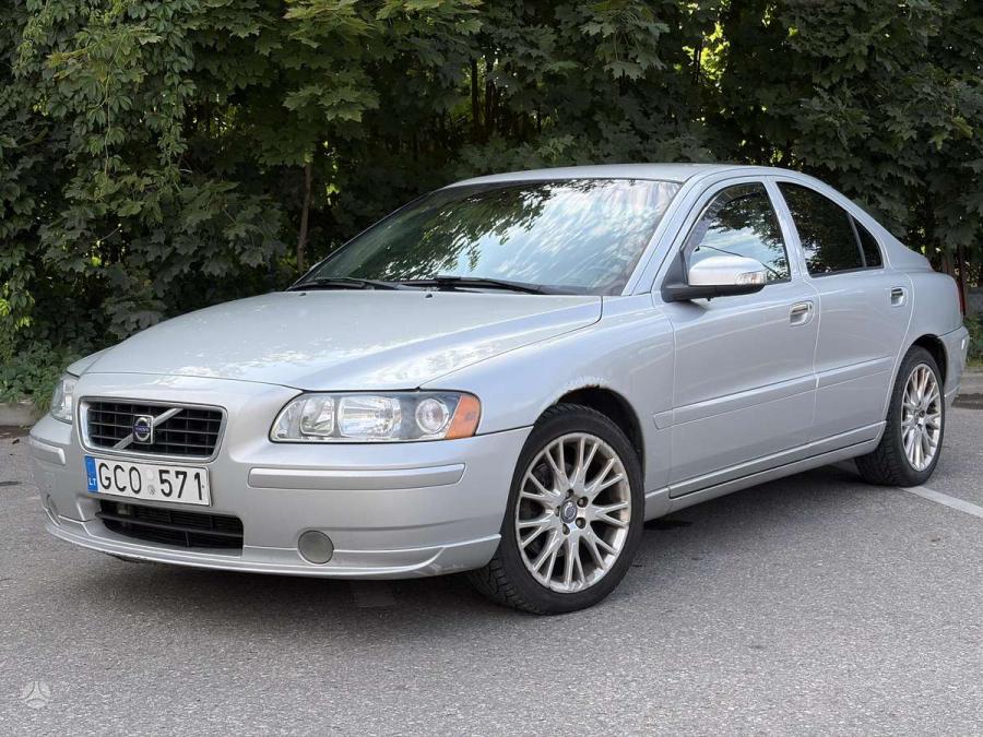 Pelēks Volvo S60 2007 Viļņa, ar dzinēja tilpumu 2.40 L un nobraukumu 370 tūkst. km par 1800 €, foto 4 vietnē AUTOMOTO.COM.LV