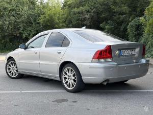 Pelēks Volvo S60 2007 Viļņa, ar dzinēja tilpumu 2.40 L un nobraukumu 370 tūkst. km par 1800 €, foto 6 vietnē AUTOMOTO.COM.LV