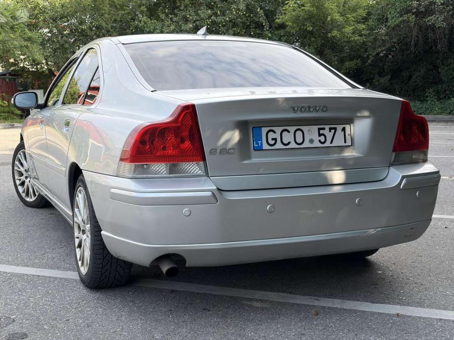 Pelēks Volvo S60 2007 Viļņa, ar dzinēja tilpumu 2.40 L un nobraukumu 370 tūkst. km par 1800 €, foto 7 vietnē AUTOMOTO.COM.LV