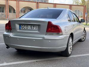 Pelēks Volvo S60 2007 Viļņa, ar dzinēja tilpumu 2.40 L un nobraukumu 370 tūkst. km par 1800 €, foto 8 vietnē AUTOMOTO.COM.LV
