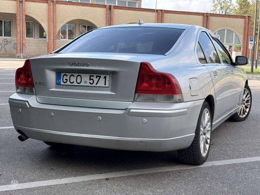 Pelēks Volvo S60 2007 Viļņa, ar dzinēja tilpumu 2.40 L un nobraukumu 370 tūkst. km par 1800 €, foto 8 vietnē AUTOMOTO.COM.LV