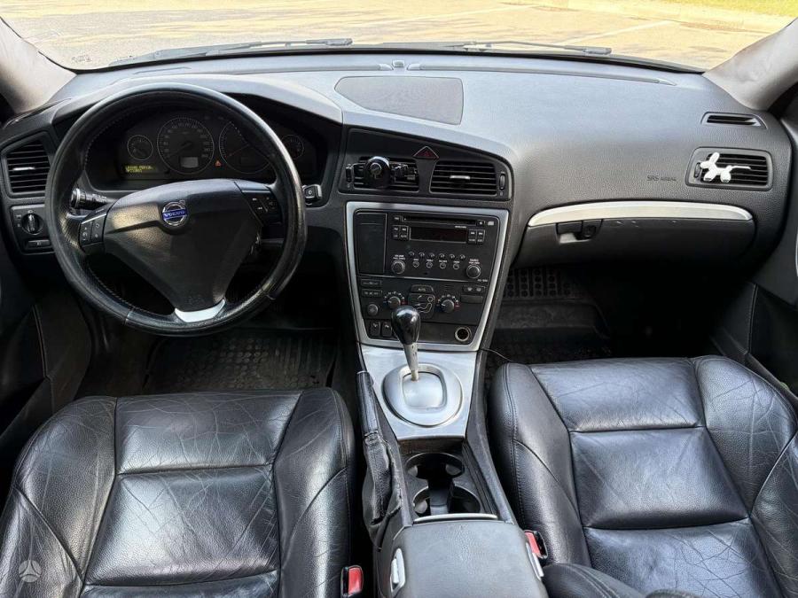 Pelēks Volvo S60 2007 Viļņa, ar dzinēja tilpumu 2.40 L un nobraukumu 370 tūkst. km par 1800 €, foto 10 vietnē AUTOMOTO.COM.LV