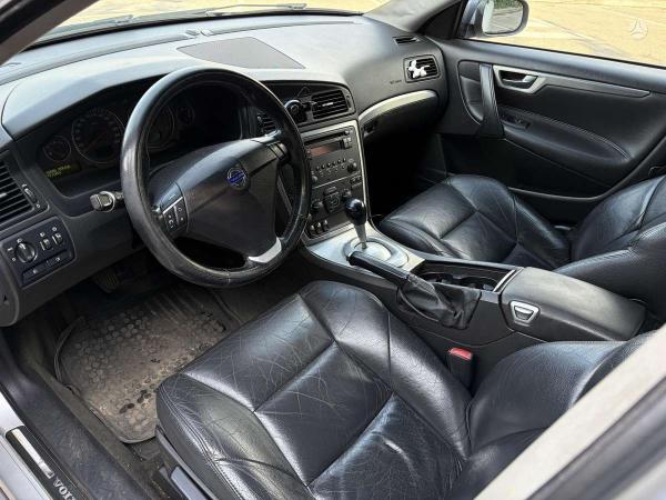 Grey Volvo S60 2007 in Vilnius, with an engine capacity of 2.40 L and mileage of 370 thousand km for 1800 €, photo 11 on AUTOMOTO.COM.LV
