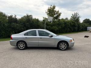 Grey Volvo S60 2007 in Riga, with an engine capacity of 2.40 L and mileage of 319 thousand km for 2600 €, photo 5 on AUTOMOTO.COM.LV