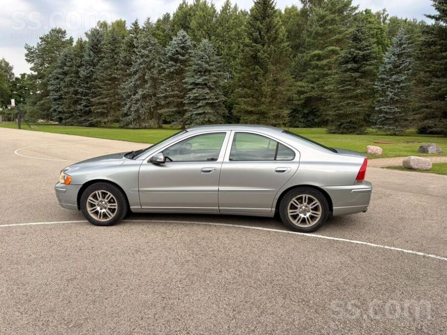 Grey Volvo S60 2007 in Riga, with an engine capacity of 2.40 L and mileage of 319 thousand km for 2600 €, photo 9 on AUTOMOTO.COM.LV