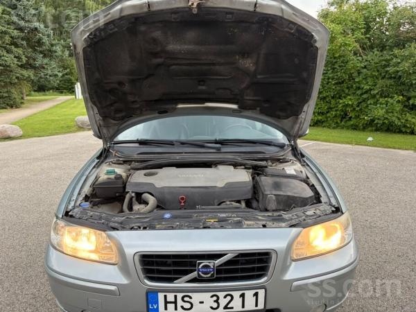 Volvo S60 2007 in Riga on AUTOMOTO.COM.LV Grey Volvo S60 2007 in Riga, with an engine capacity of 2.40 L and mileage of 319 thousand km for 2600 €, photo 10 on AUTOMOTO.COM.LV