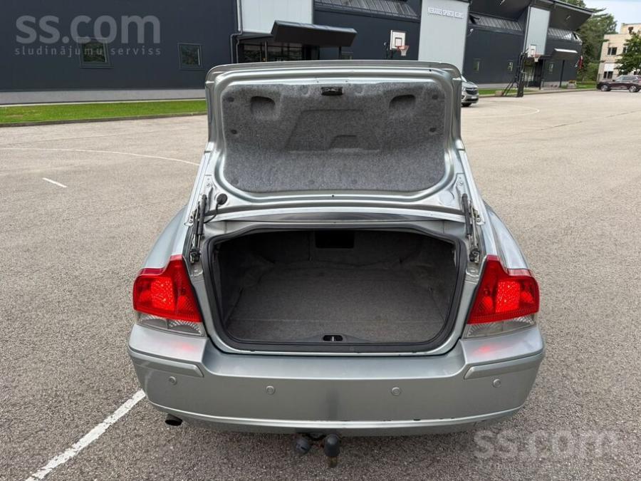 Grey Volvo S60 2007 in Riga, with an engine capacity of 2.40 L and mileage of 319 thousand km for 2600 €, photo 11 on AUTOMOTO.COM.LV