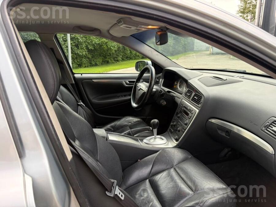 Grey Volvo S60 2007 in Riga, with an engine capacity of 2.40 L and mileage of 319 thousand km for 2600 €, photo 16 on AUTOMOTO.COM.LV