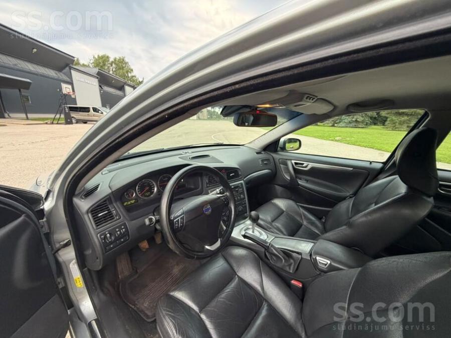 Grey Volvo S60 2007 in Riga, with an engine capacity of 2.40 L and mileage of 319 thousand km for 2600 €, photo 17 on AUTOMOTO.COM.LV