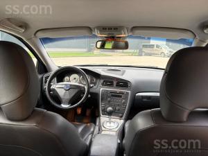 Grey Volvo S60 2007 in Riga, with an engine capacity of 2.40 L and mileage of 319 thousand km for 2600 €, photo 19 on AUTOMOTO.COM.LV