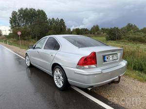 Pelēks Volvo S60 2007 Ludza, ar dzinēja tilpumu 2.40 L un nobraukumu 352 tūkst. km par 1690 €, foto  vietnē AUTOMOTO.COM.LV