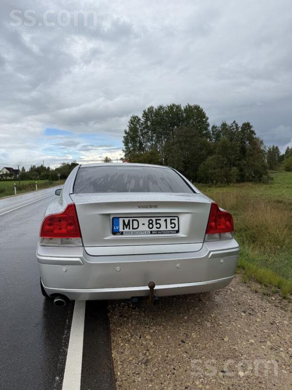 Pelēks Volvo S60 2007 Ludza, ar dzinēja tilpumu 2.40 L un nobraukumu 352 tūkst. km par 1690 €, foto 3 vietnē AUTOMOTO.COM.LV