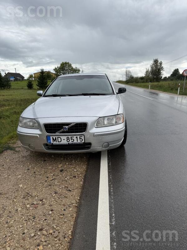 Pelēks Volvo S60 2007 Ludza, ar dzinēja tilpumu 2.40 L un nobraukumu 352 tūkst. km par 1690 €, foto 4 vietnē AUTOMOTO.COM.LV
