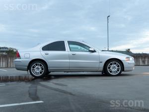 Grey Volvo S60 2007 in Riga, with an engine capacity of 2.40 L and mileage of 347 thousand km for 2500 €, photo 3 on AUTOMOTO.COM.LV