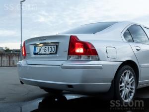 Grey Volvo S60 2007 in Riga, with an engine capacity of 2.40 L and mileage of 347 thousand km for 2500 €, photo 5 on AUTOMOTO.COM.LV