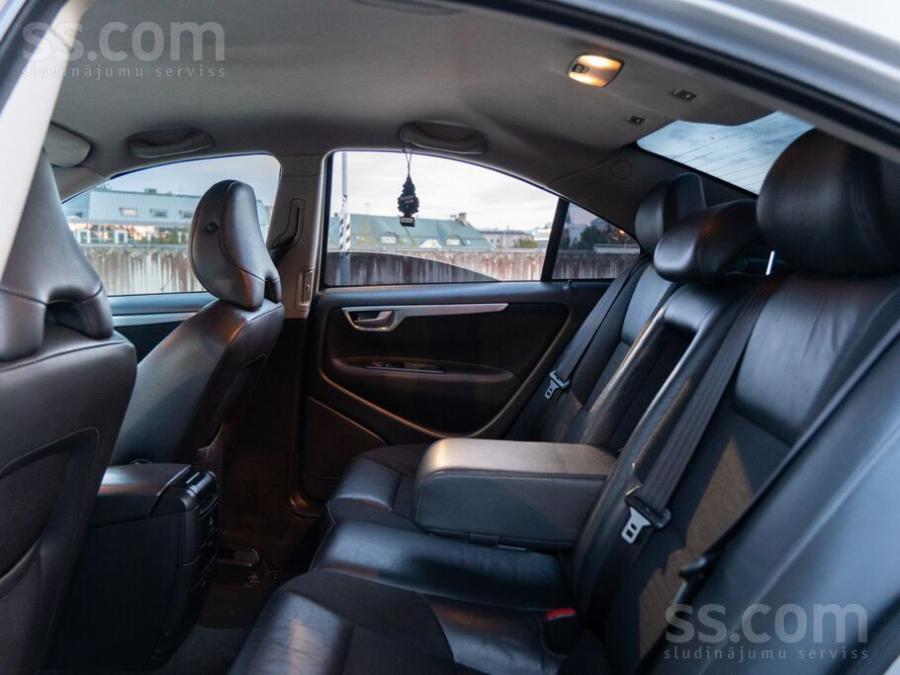 Grey Volvo S60 2007 in Riga, with an engine capacity of 2.40 L and mileage of 347 thousand km for 2500 €, photo 9 on AUTOMOTO.COM.LV