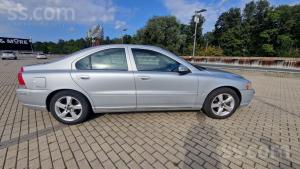 Pelēks Volvo S60 2007 Rīga, ar dzinēja tilpumu 2.40 L un nobraukumu 275 tūkst. km par 2700 €, foto  vietnē AUTOMOTO.COM.LV