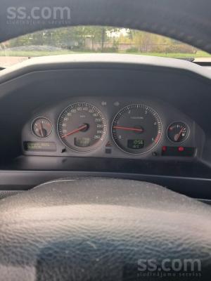 Grey Volvo S60 2007 in Aizkraukle, with an engine capacity of 2.40 L and mileage of 242 thousand km for 2800 €, photo 5 on AUTOMOTO.COM.LV