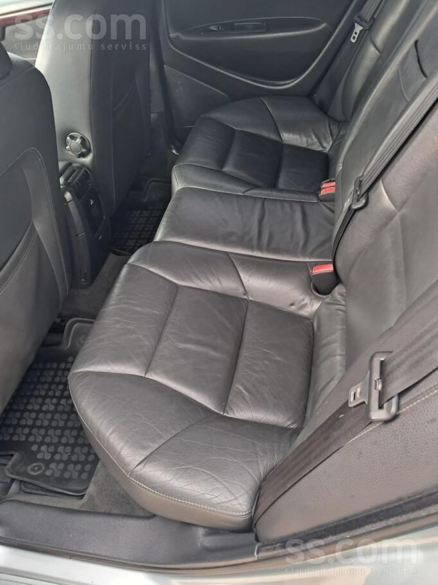 Grey Volvo S60 2007 in Aizkraukle, with an engine capacity of 2.40 L and mileage of 242 thousand km for 2800 €, photo 8 on AUTOMOTO.COM.LV