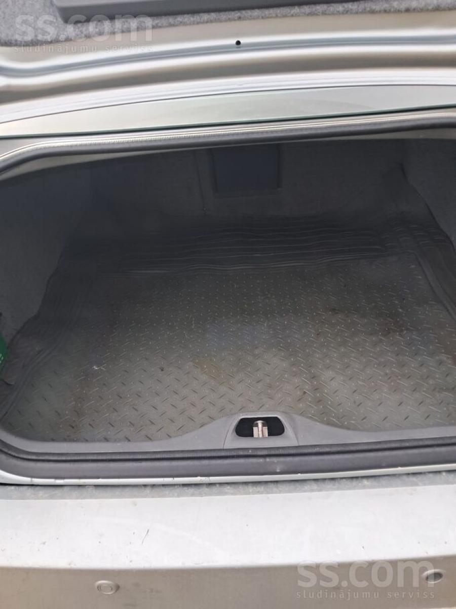 Grey Volvo S60 2007 in Aizkraukle, with an engine capacity of 2.40 L and mileage of 242 thousand km for 2800 €, photo 9 on AUTOMOTO.COM.LV
