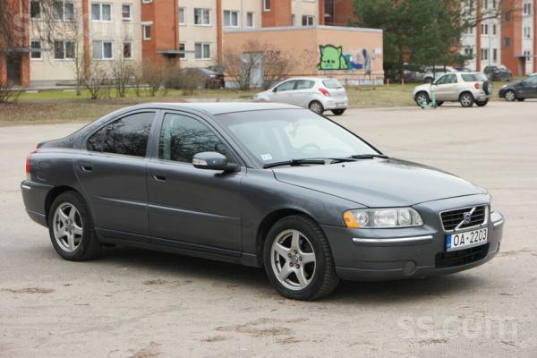Grey Volvo S60 2008 in Aizkraukle, with an engine capacity of 2.40 L and mileage of 220 thousand km for 2600 €, photo 8 on AUTOMOTO.COM.LV
