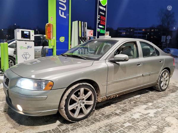 Grey Volvo S60 2008 in Vilnius, with an engine capacity of 2.40 L and mileage of 500 thousand km for 1350 €, photo 2 on AUTOMOTO.COM.LV